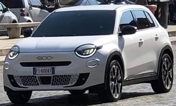 Nuova Fiat 600 ultimissime foto interni ed esterni versioni e prezzo lancio